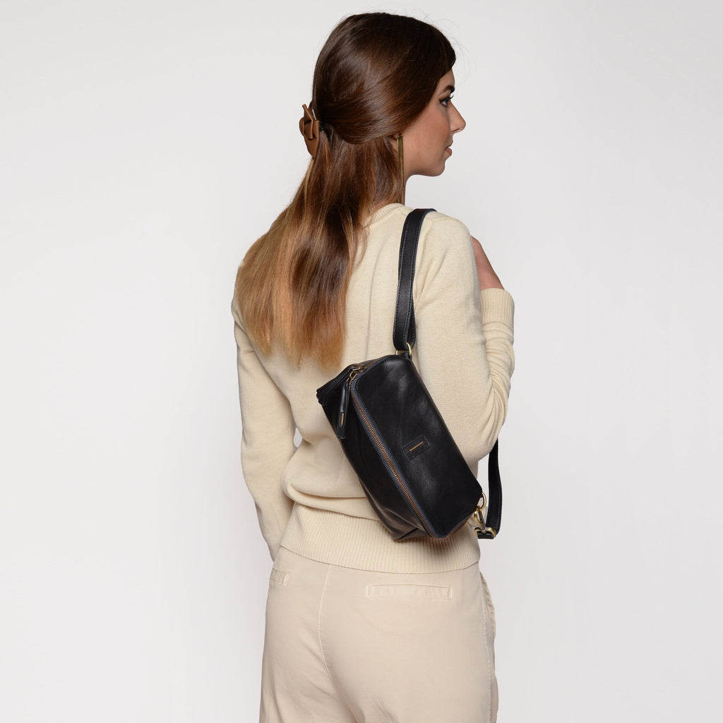 Petra black mousse – Marta Ray